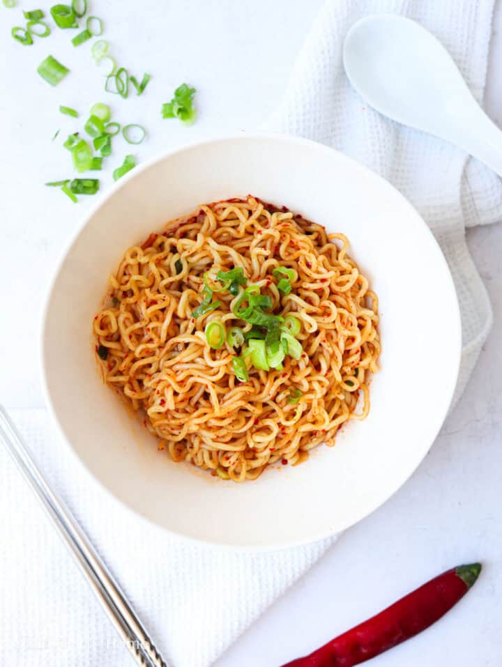 5-minute Easy Garlic Chili Oil Ramen - Christie at Home