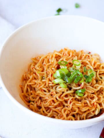 5-minute Easy Garlic Chili Oil Ramen - Christie at Home