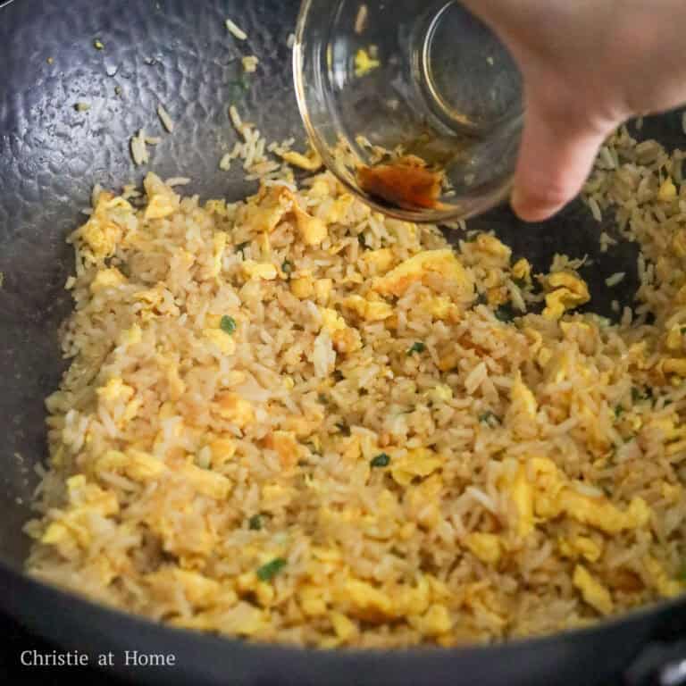 10-minute Easy Egg Fried Rice (just 6 Ingredients!)